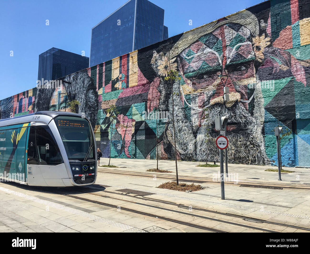 Worlds largest street art mural hi-res stock photography and images - Alamy