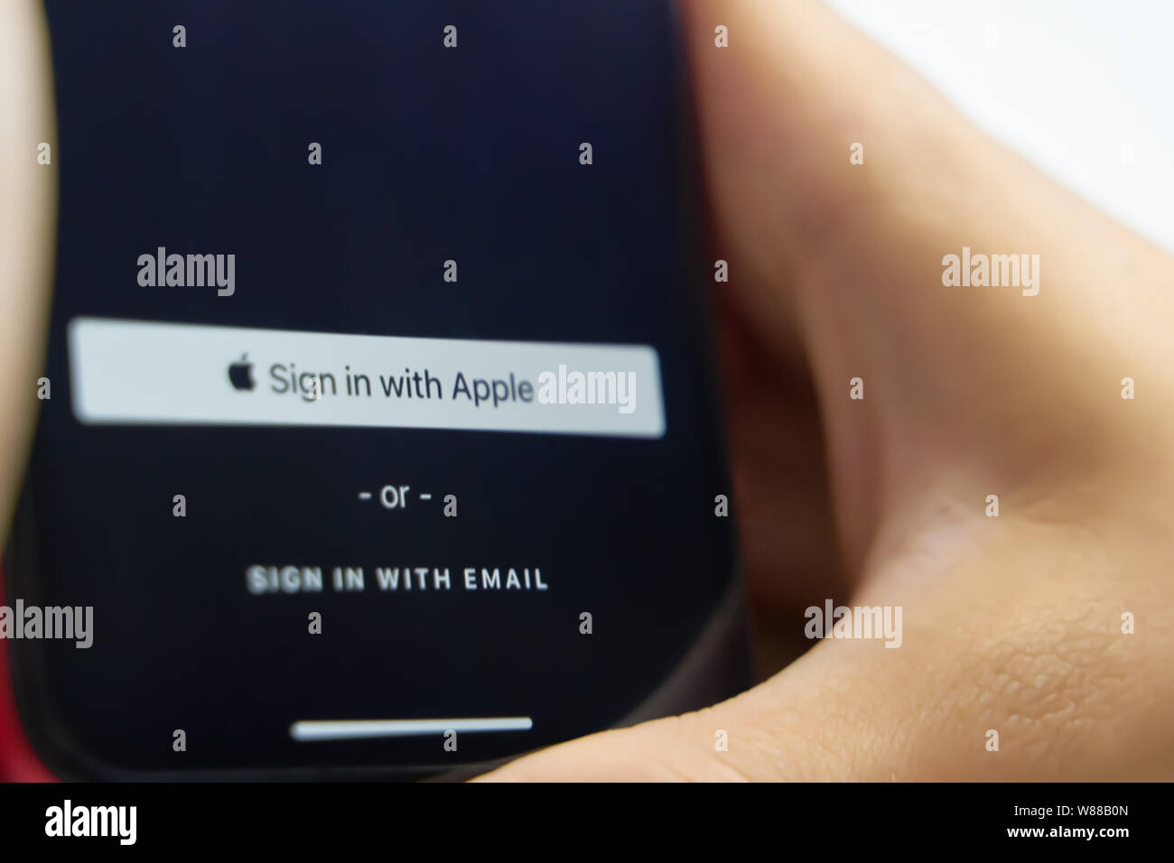 Apple id computer login screen hi-res stock photography and images - Alamy