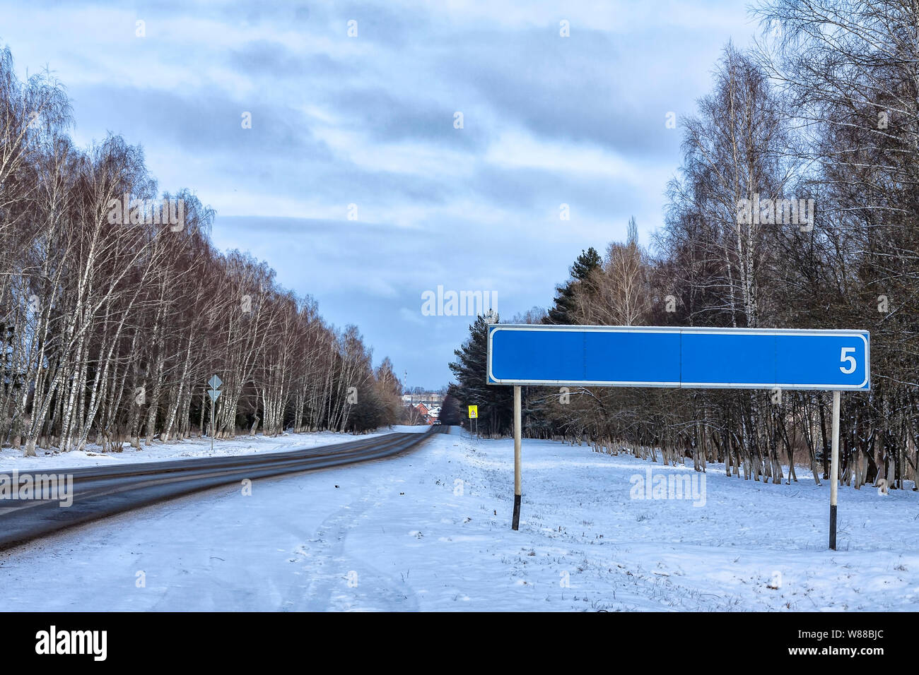 Far highway hi-res stock photography and images - Alamy