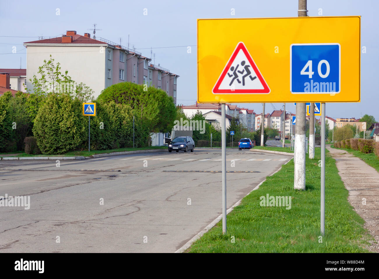 Road signs warning of children and recommended speed Stock Photo - Alamy