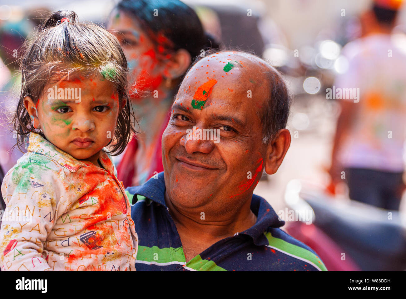 Indian family holi colors hi-res stock photography and images - Alamy