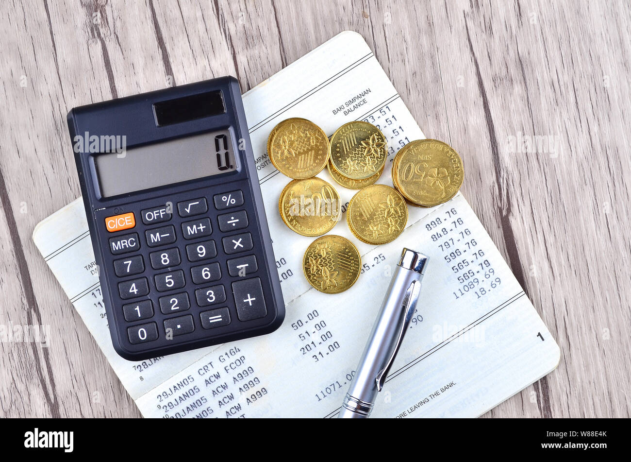 Record pen calculator hi-res stock photography and images - Alamy