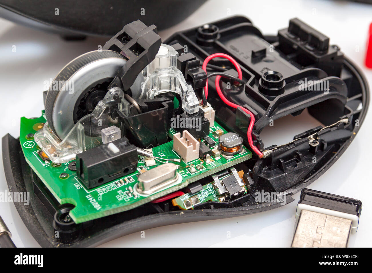 Broken Computer Mouse High Resolution Stock Photography and Images - Alamy