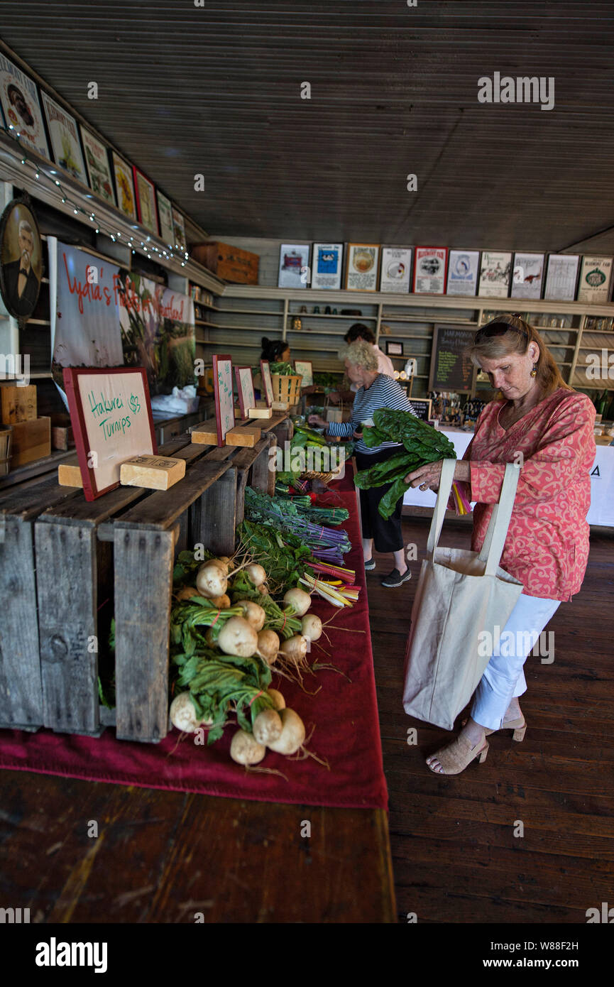 June lake general store hi-res stock photography and images - Alamy