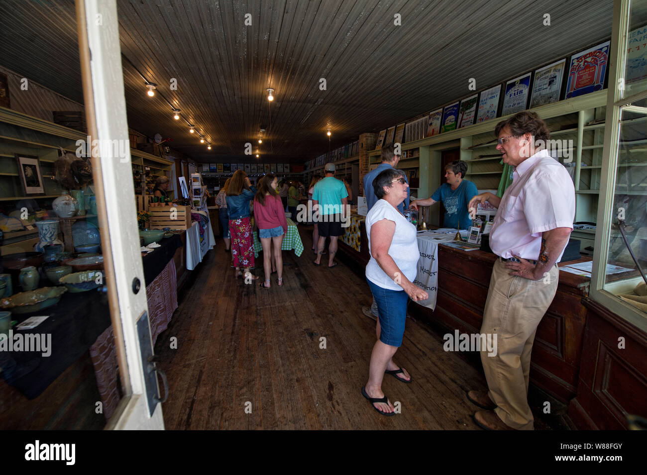 June lake general store hi-res stock photography and images - Alamy