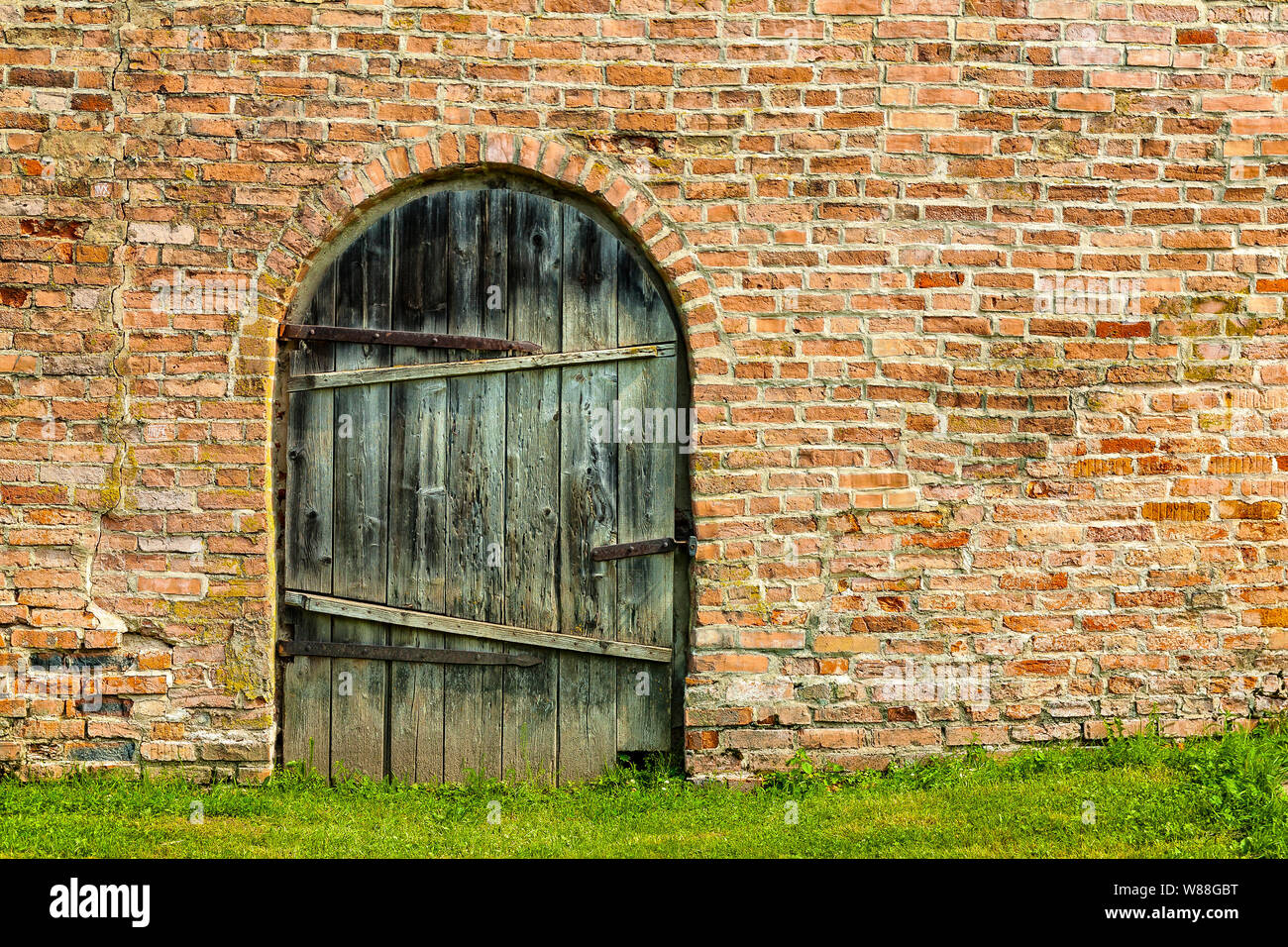 Old wooden door in a brick building Stock Photo - Alamy