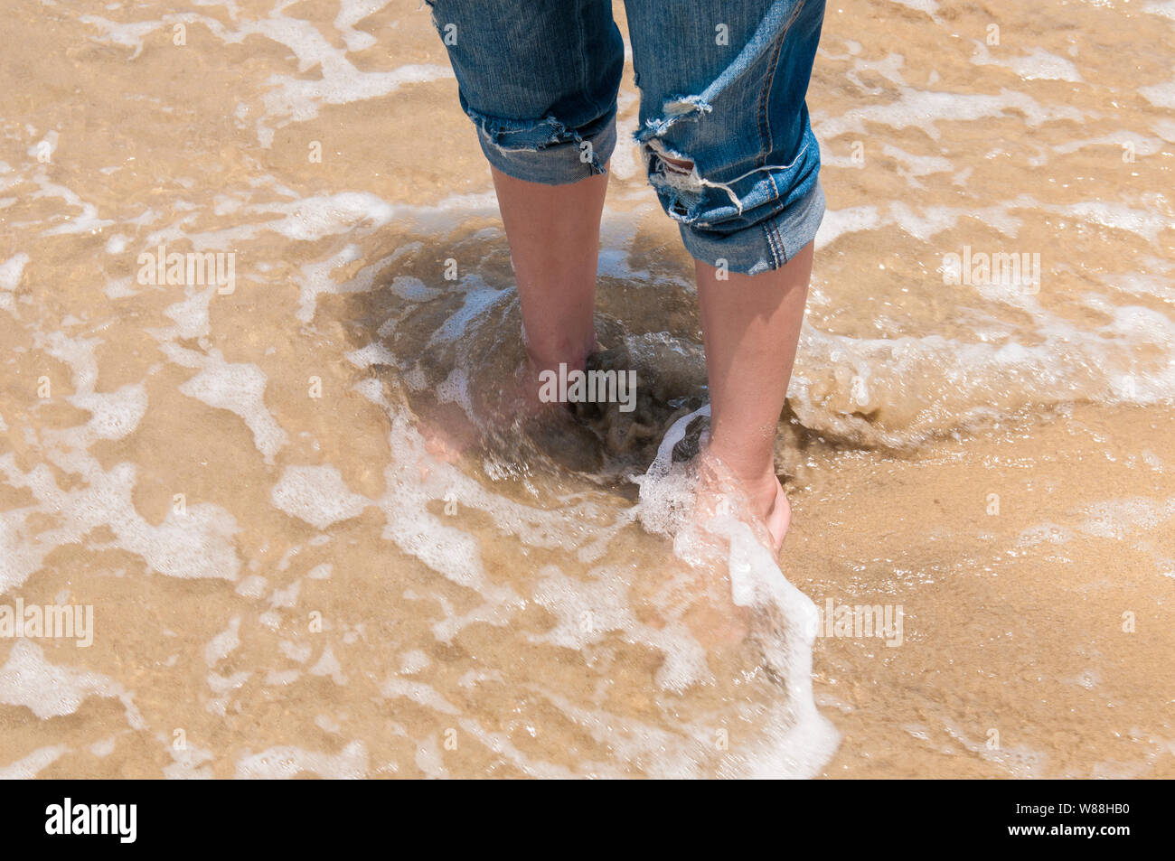 Feet in sand toes on beach relax hi-res stock photography and images ...