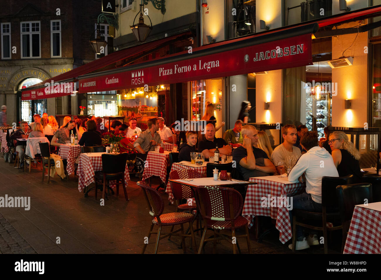 Pizza restaurant Copenhagen - People eating food outside in the evening ...