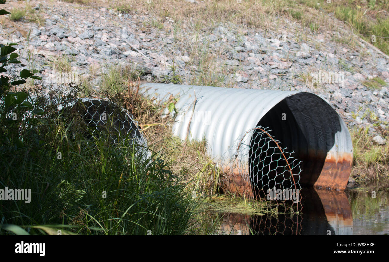 culvert and mesh that recovers the penetration of beavers and ...