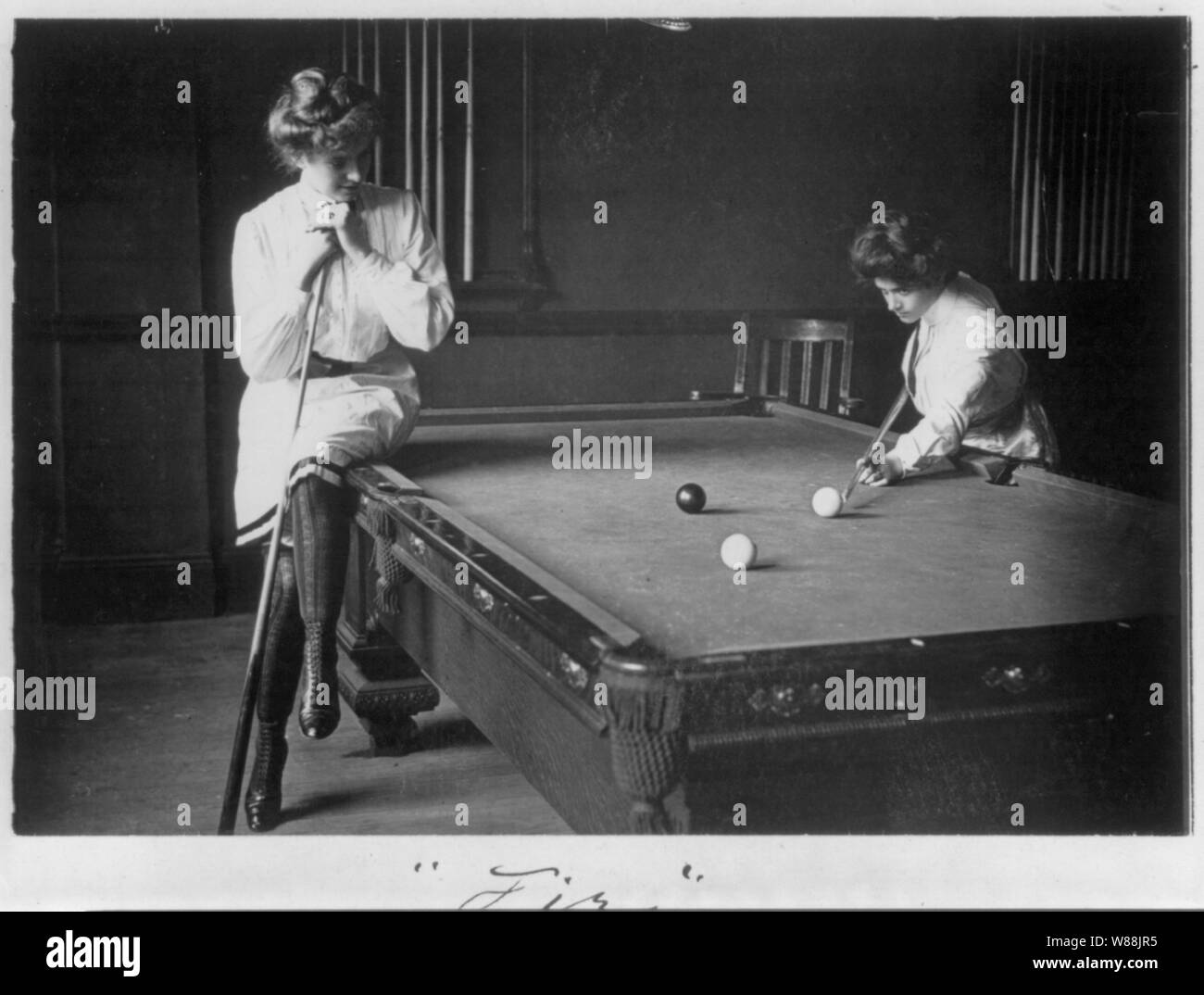 Five line caption hi-res stock photography and images - Alamy