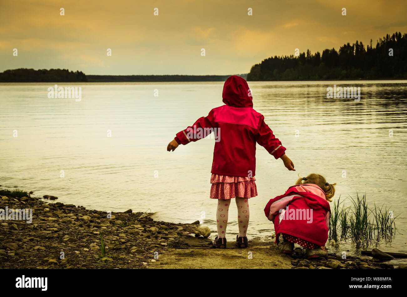 Two sad girls children hi-res stock photography and images - Alamy