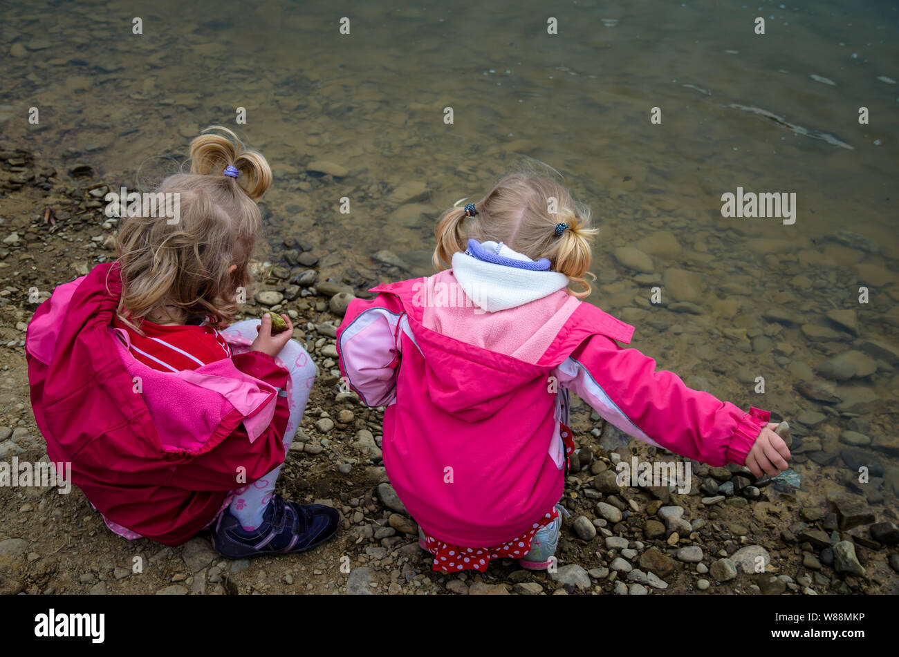 Two sad girls children hi-res stock photography and images - Alamy