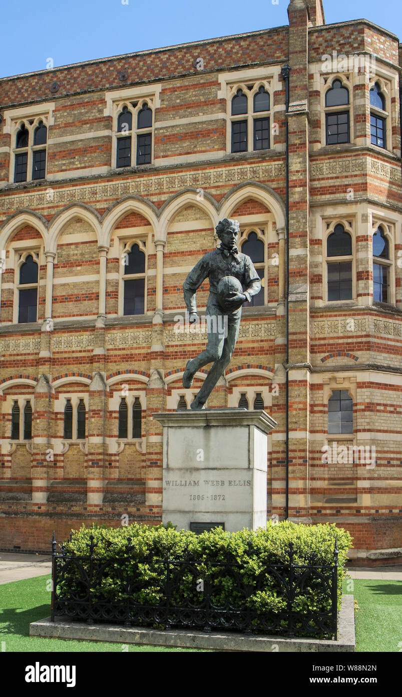 Statue of William Webb Ellis outside Rugby School, Rugby, Warwickshire ...
