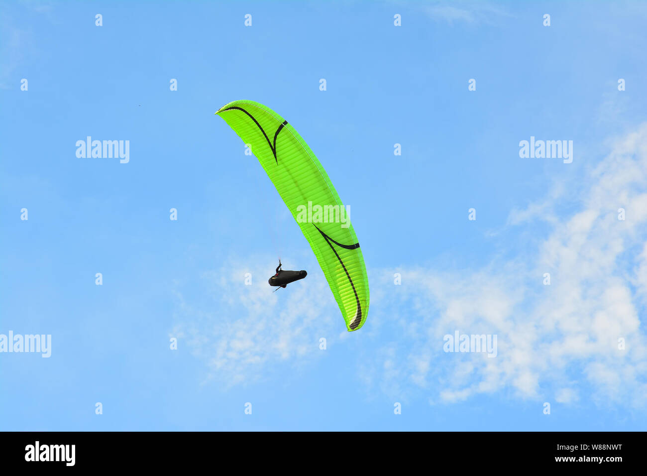 Hot air balloon hang glider hi-res stock photography and images - Alamy