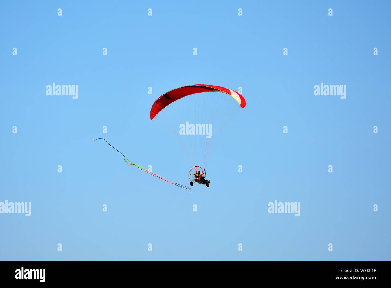 Hot air balloon hang glider hi-res stock photography and images - Alamy