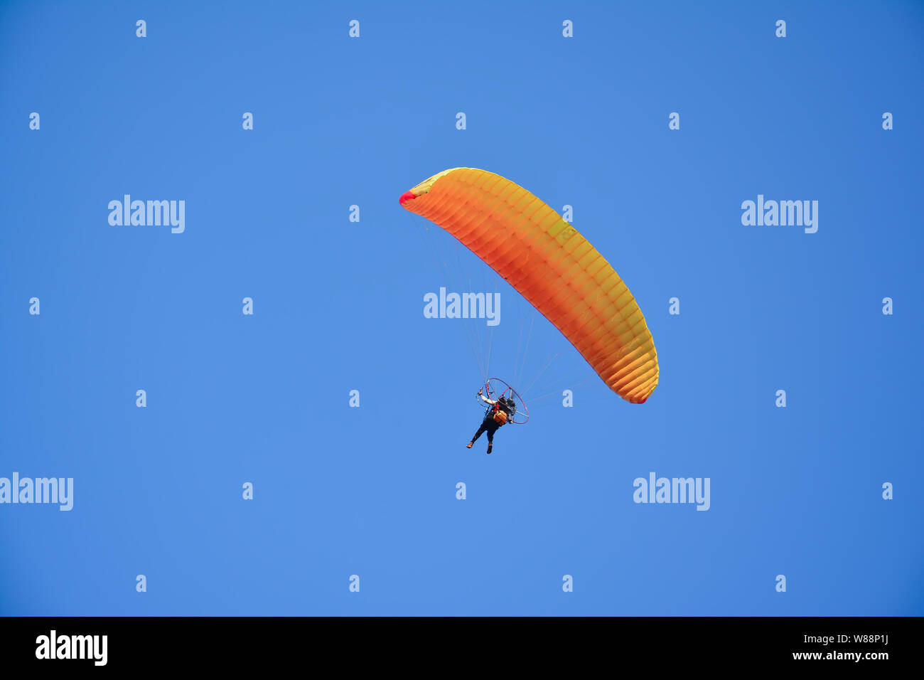 Hot air balloon hang glider hi-res stock photography and images - Alamy