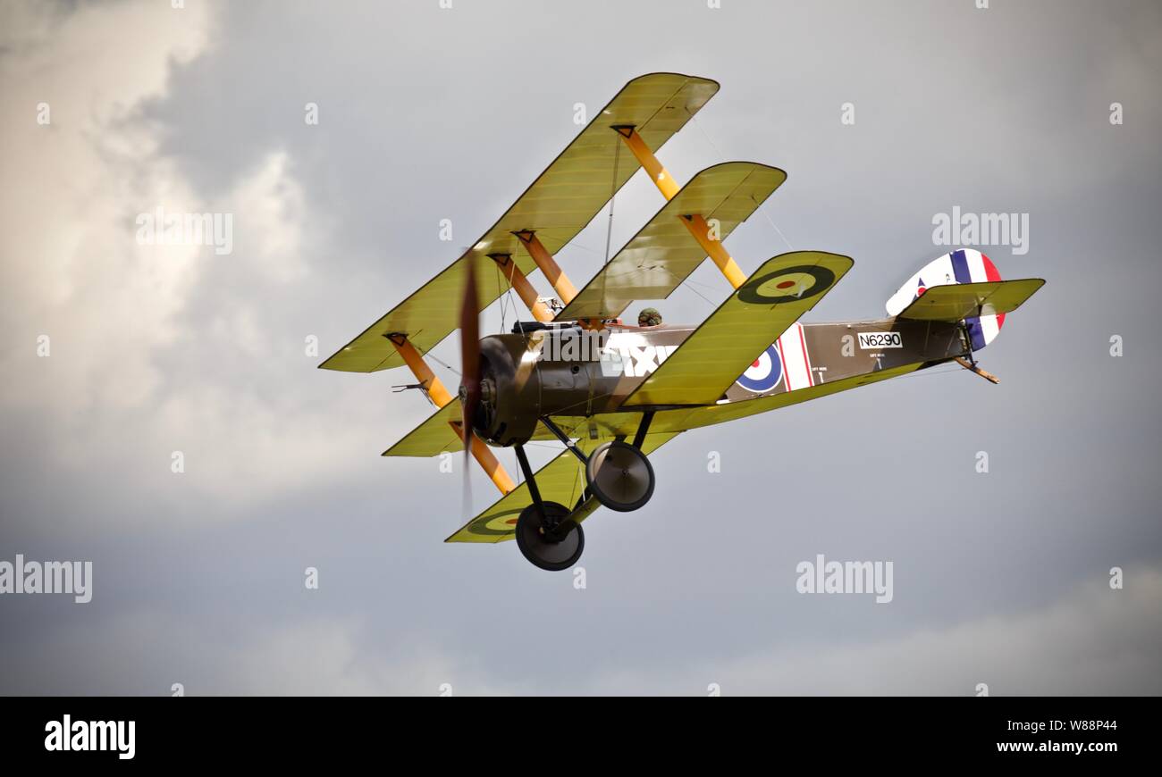 Sopwith Triplane ‘N6290 DIXIE II' airborne at Shuttleworth Military ...