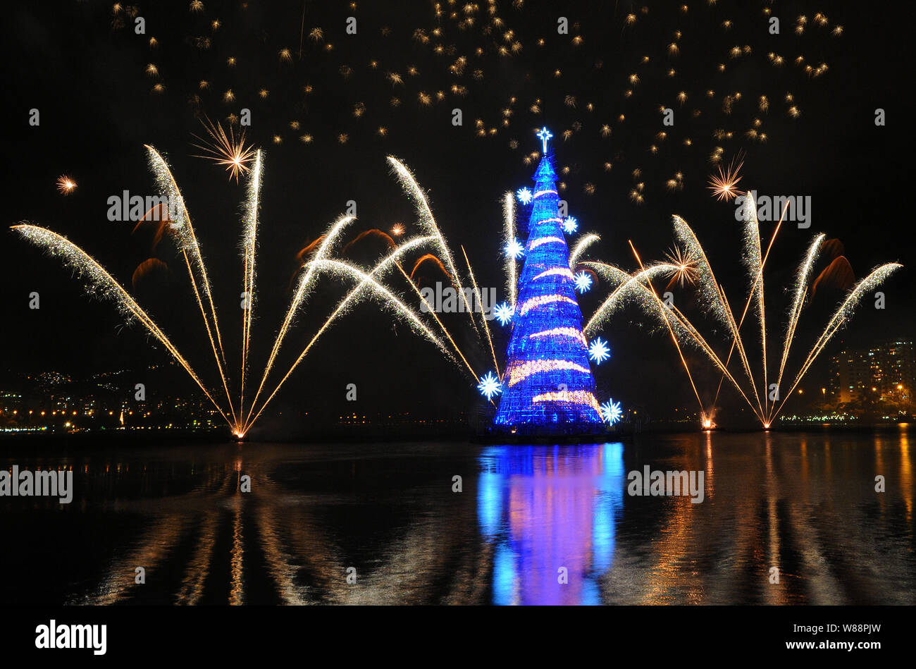 Fireworks during the inauguration of the Christmas tree of the lagoon ...
