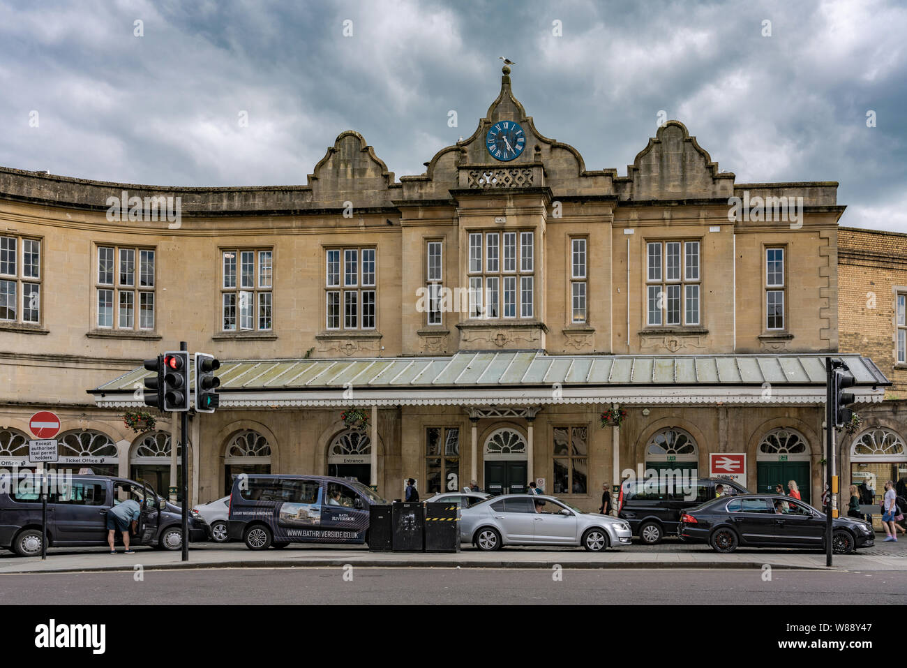 Bath spa train station hi-res stock photography and images - Alamy