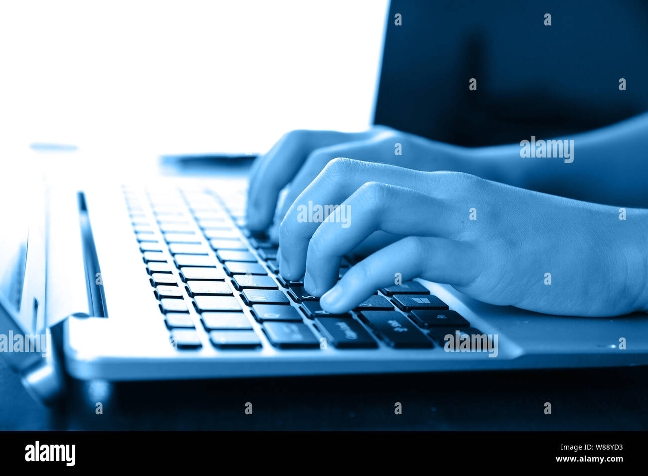 Typing female hands hi-res stock photography and images - Alamy