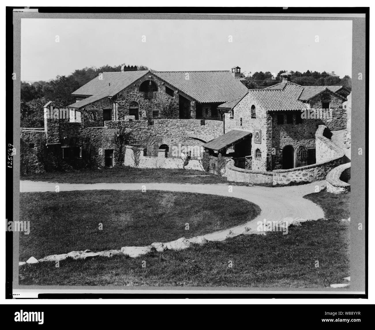 Property courtyard Cut Out Stock Images & Pictures - Alamy