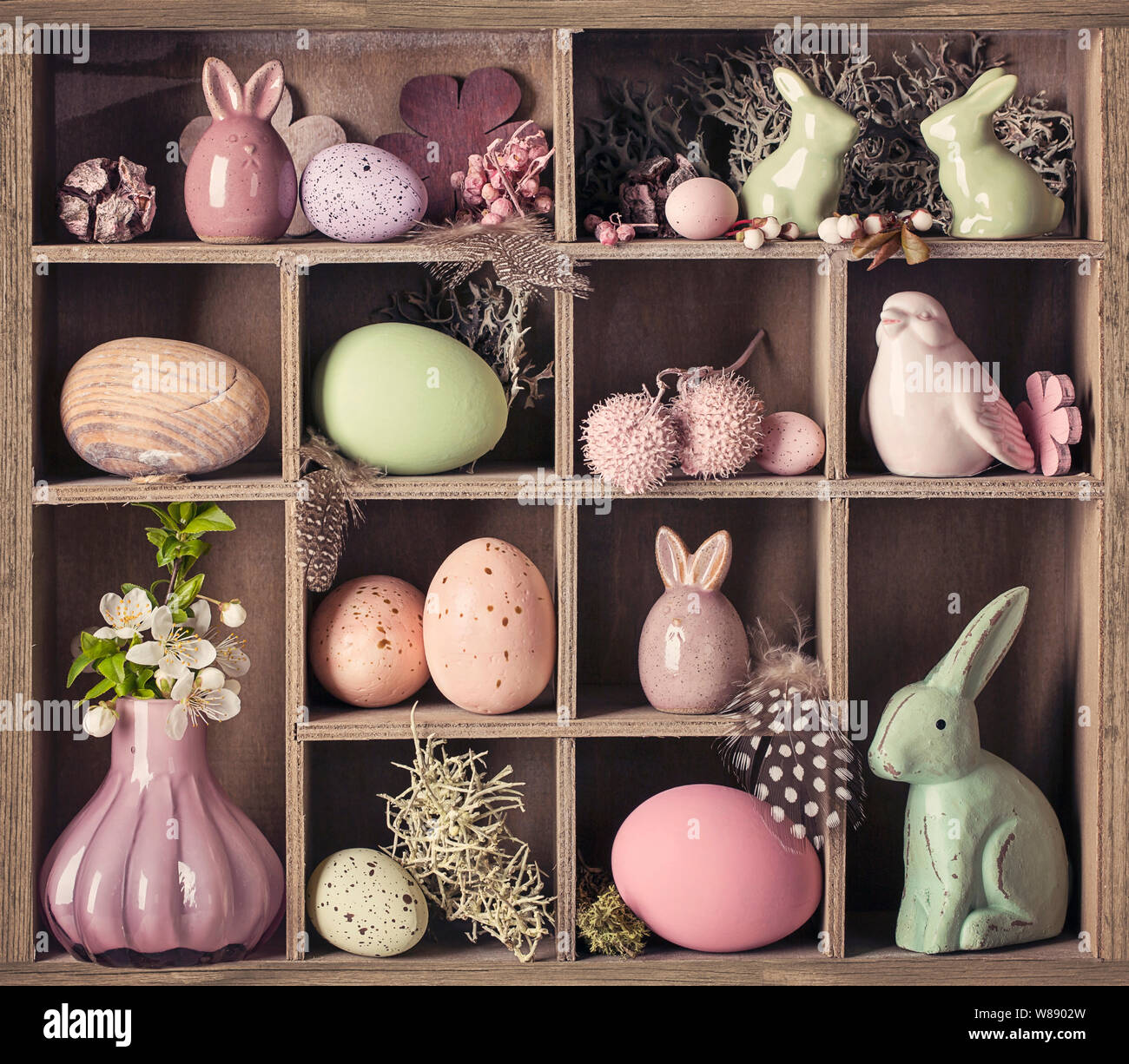 Vintage wooden egg box hi-res stock photography and images - Alamy