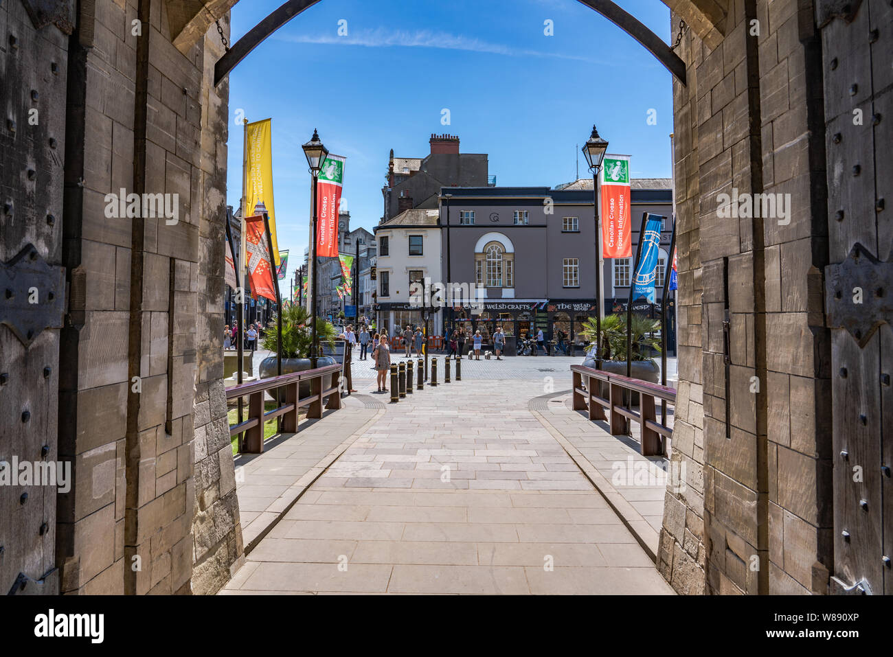 Entrance gate to cardiff castle hi-res stock photography and images - Alamy