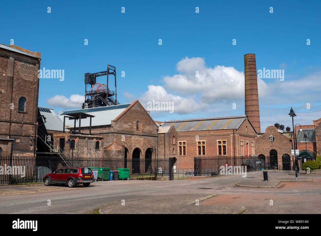 Lady victoria colliery newtongrange hi-res stock photography and images ...