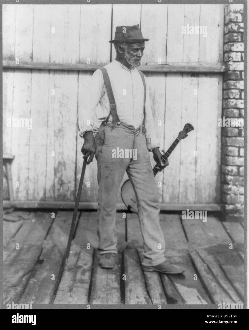 Travelling minstrel hi-res stock photography and images - Alamy