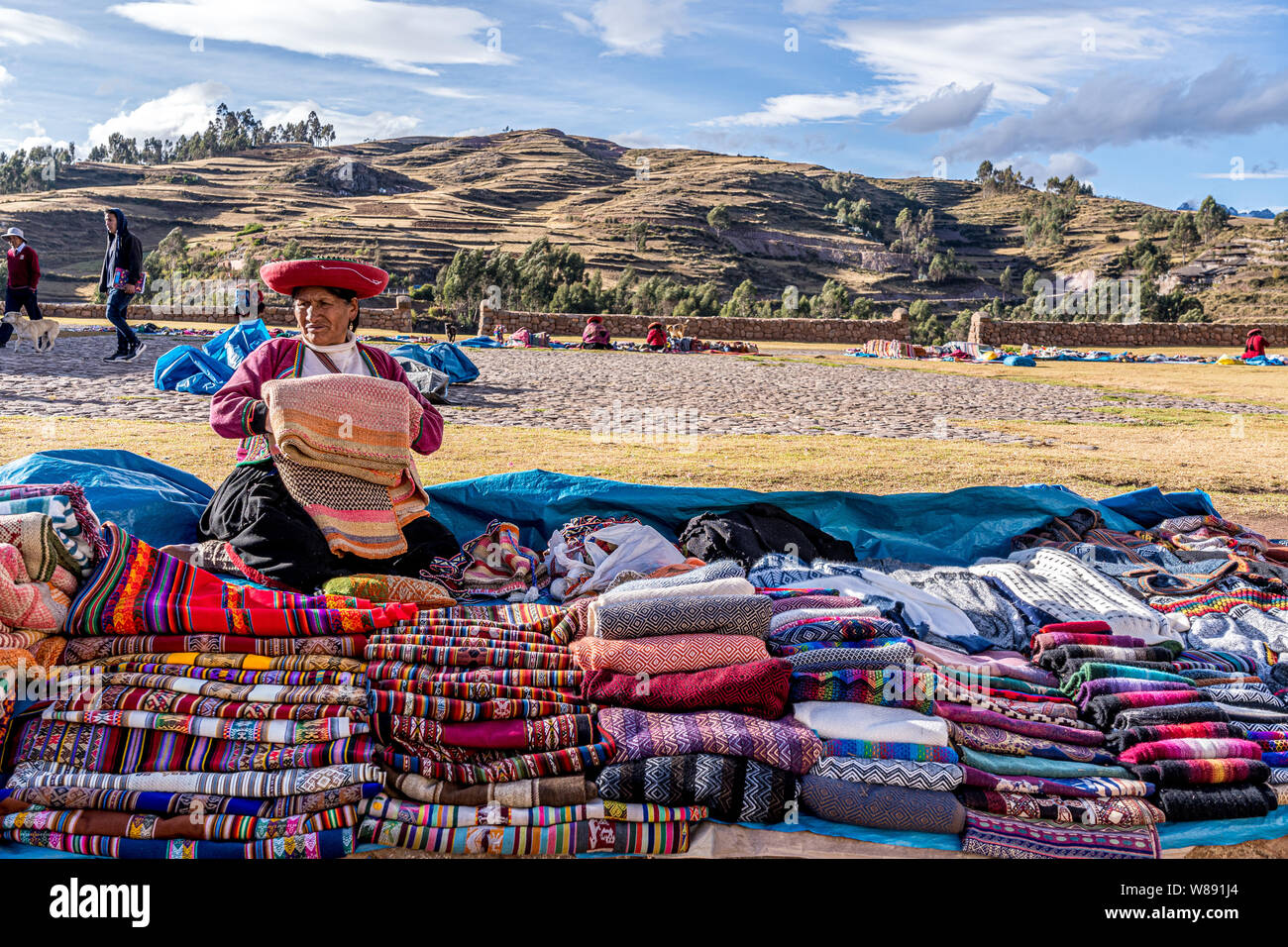 Peruvian woman selling typical products Stock Photo - Alamy