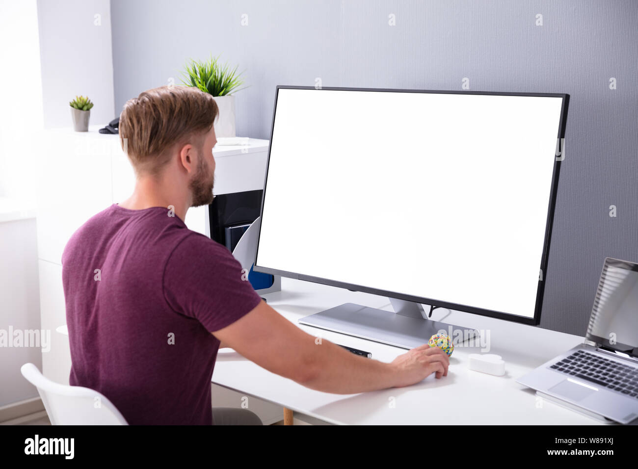 Office person hi-res stock photography and images - Alamy