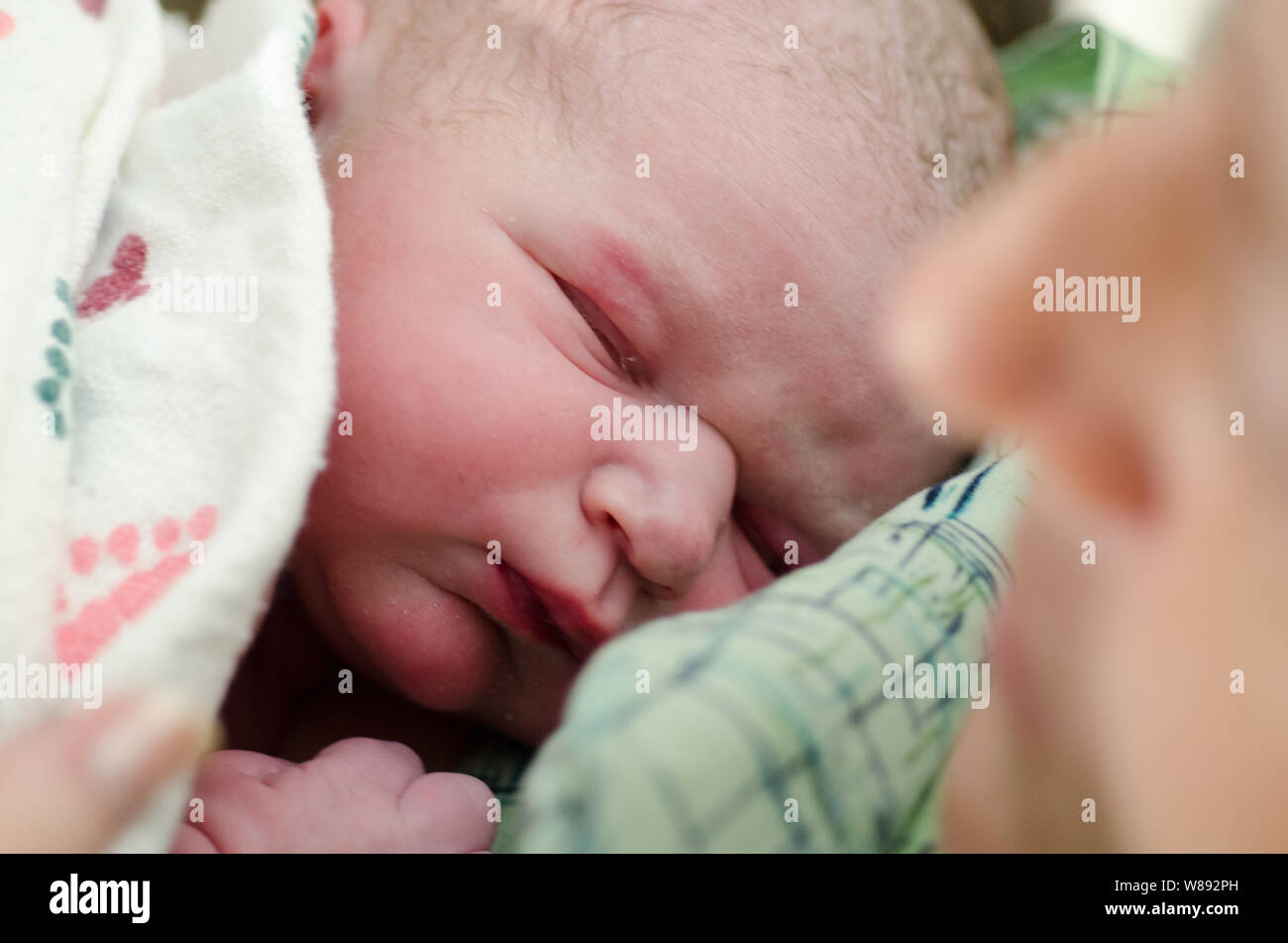 Newborn baby hospital birth delivery hi-res stock photography and ...