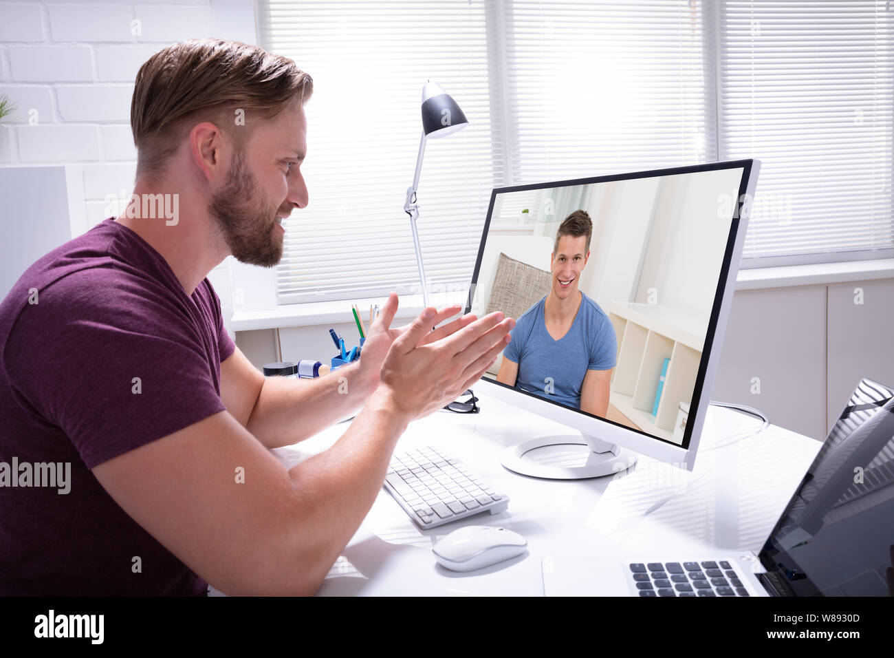 Informal video conference hi-res stock photography and images - Alamy