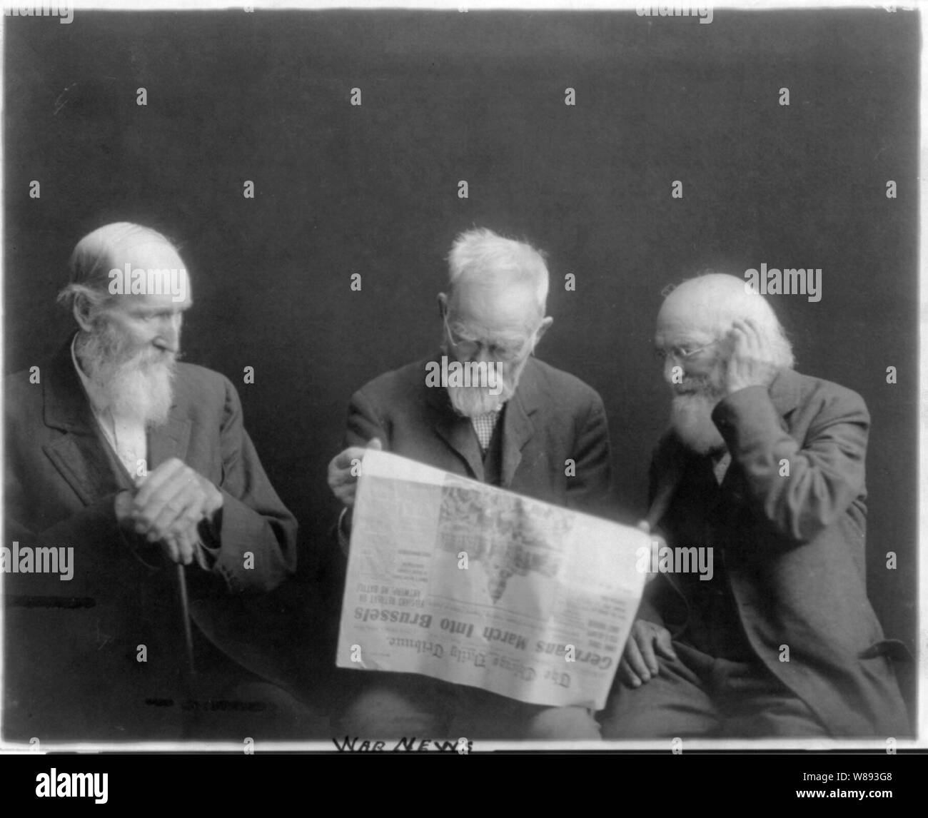 War journalism 1900s hi-res stock photography and images - Alamy