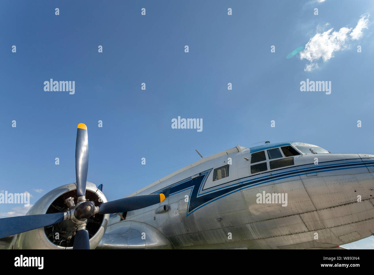 Small old aircraft engine close hi-res stock photography and images - Alamy