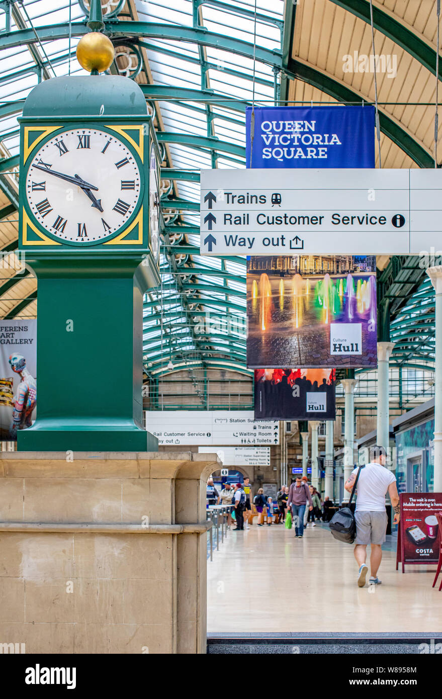 Hull train station hi-res stock photography and images - Alamy