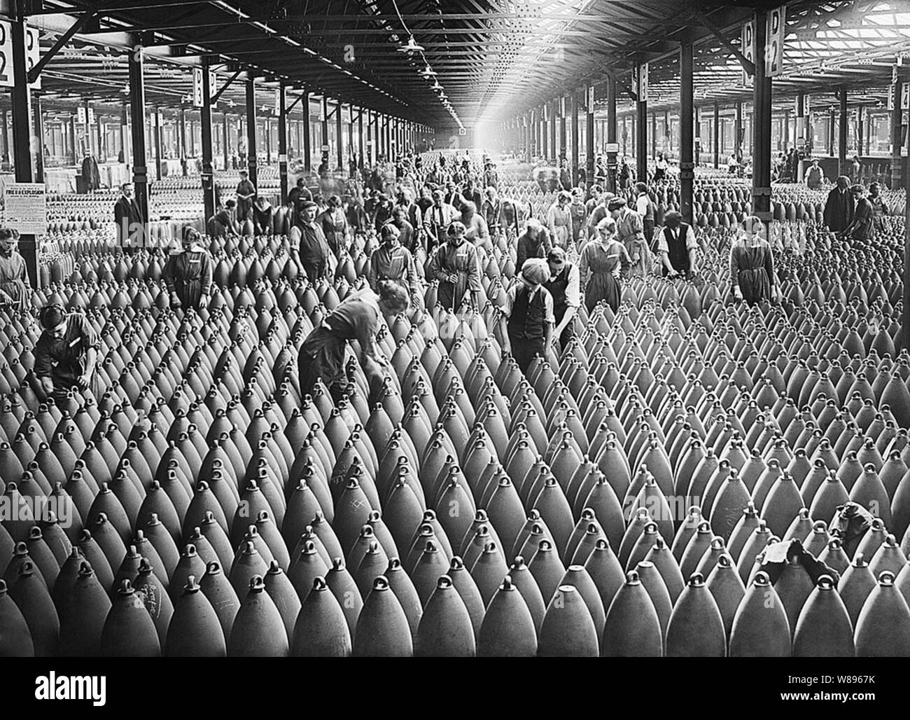 Vintage World War 1 photo of female workers Stock Photo - Alamy