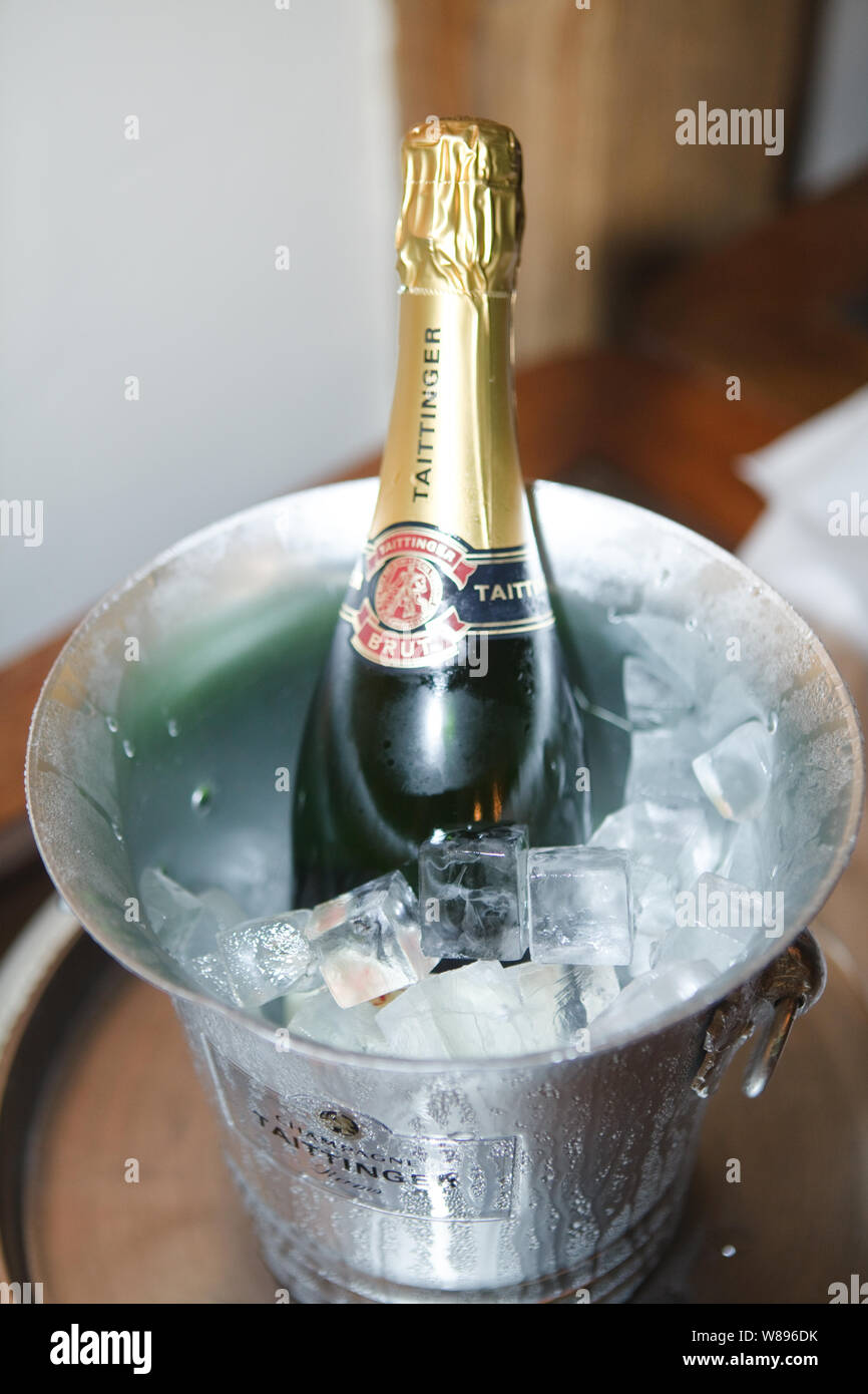 Bucks fizz drink hi-res stock photography and images - Alamy