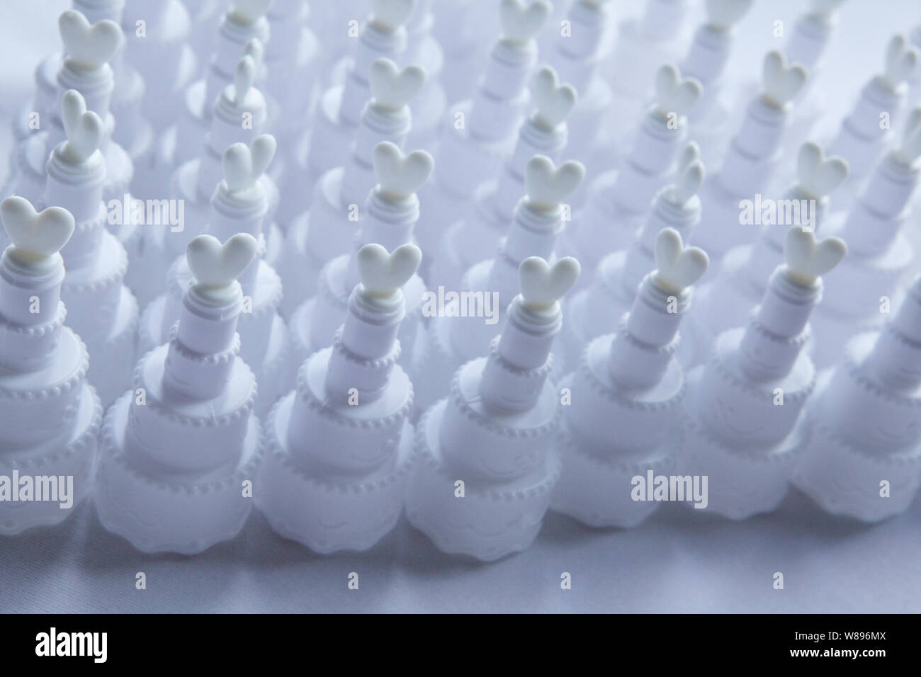 Plastic wedding cakes hi-res stock photography and images - Alamy