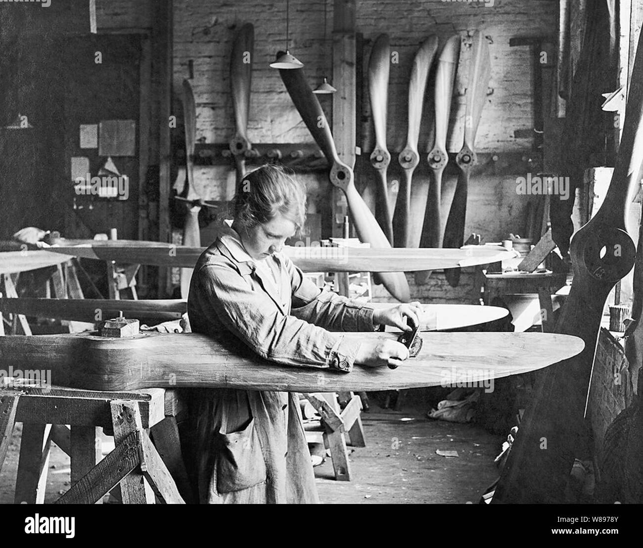 Vintage World War 1 photo of female workers Stock Photo - Alamy