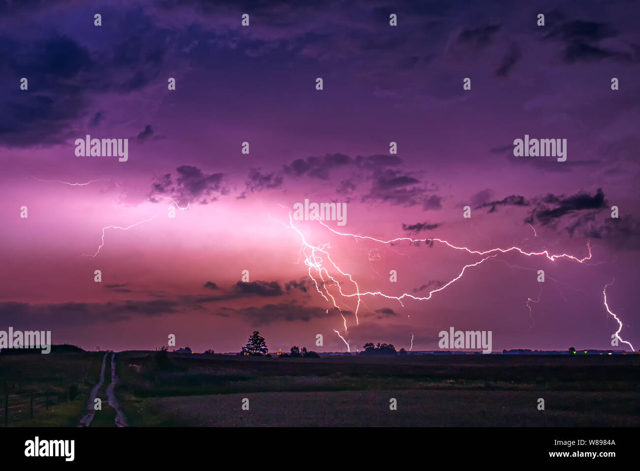 Close lightning bolt hi-res stock photography and images - Alamy