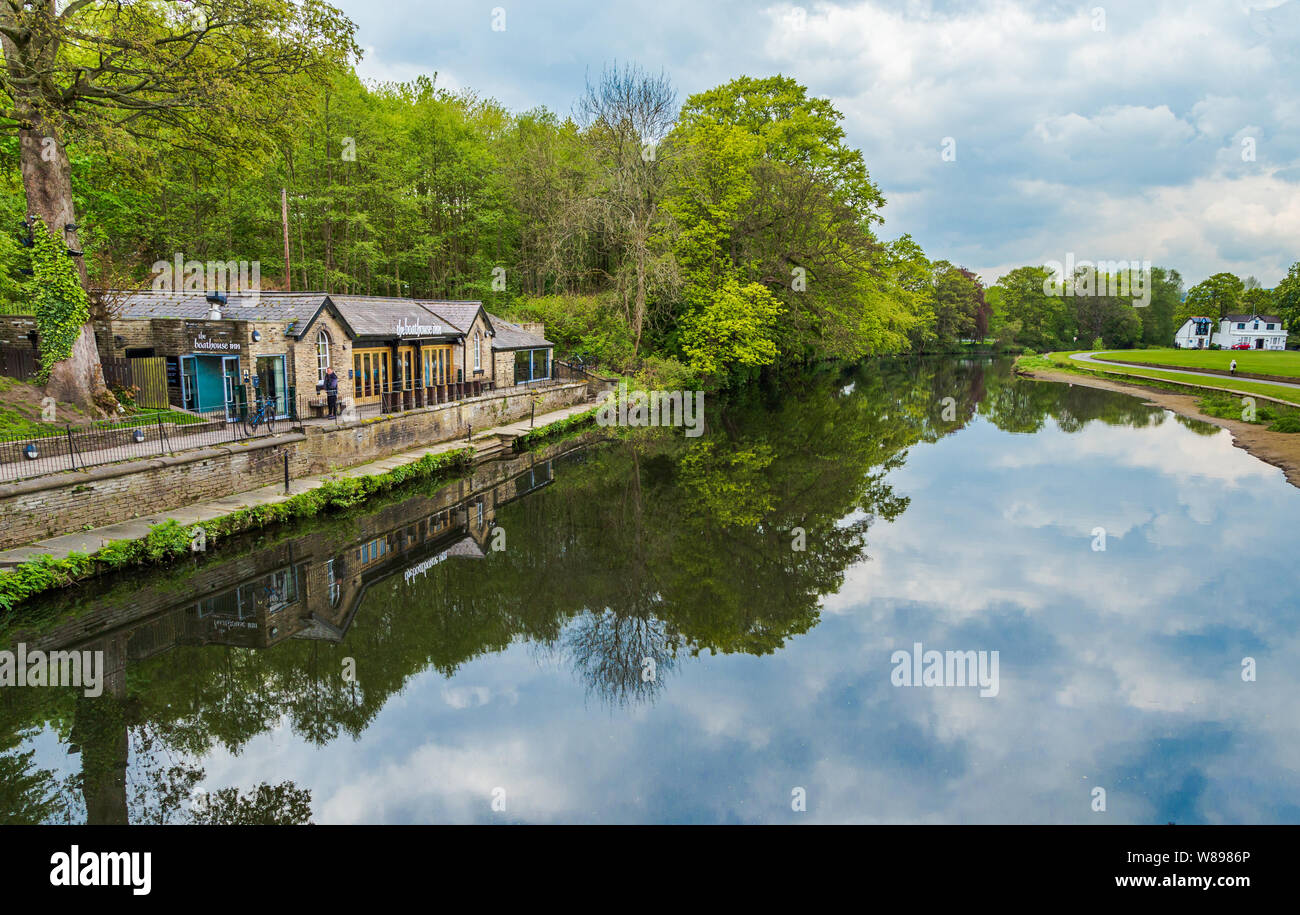 Pub in saltaire hi-res stock photography and images - Alamy