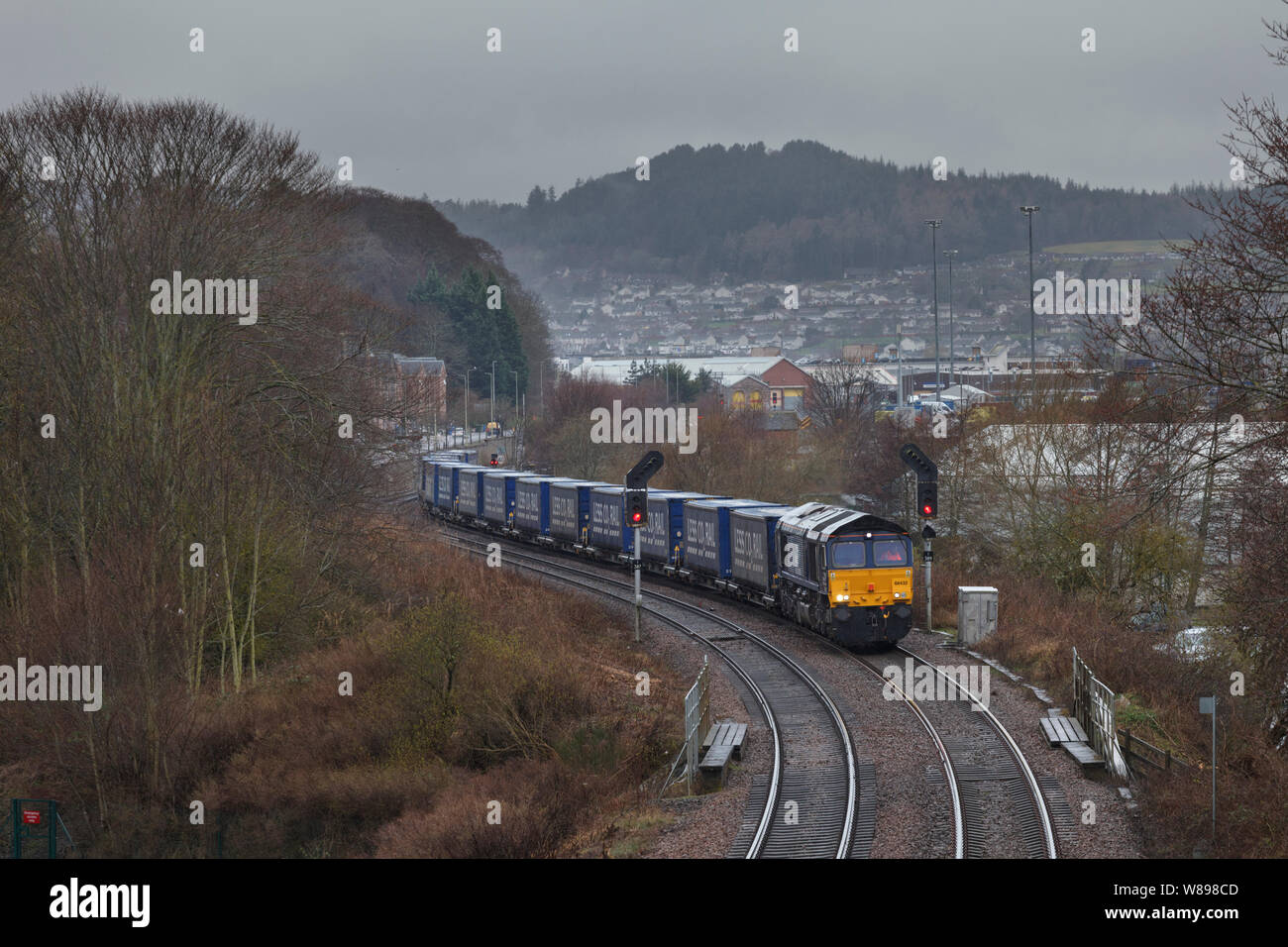 DRS class 66 locomotive departing from Inverness with the Inverness ...
