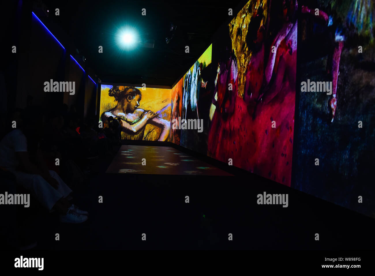 Projection rooms hi-res stock photography and images - Alamy