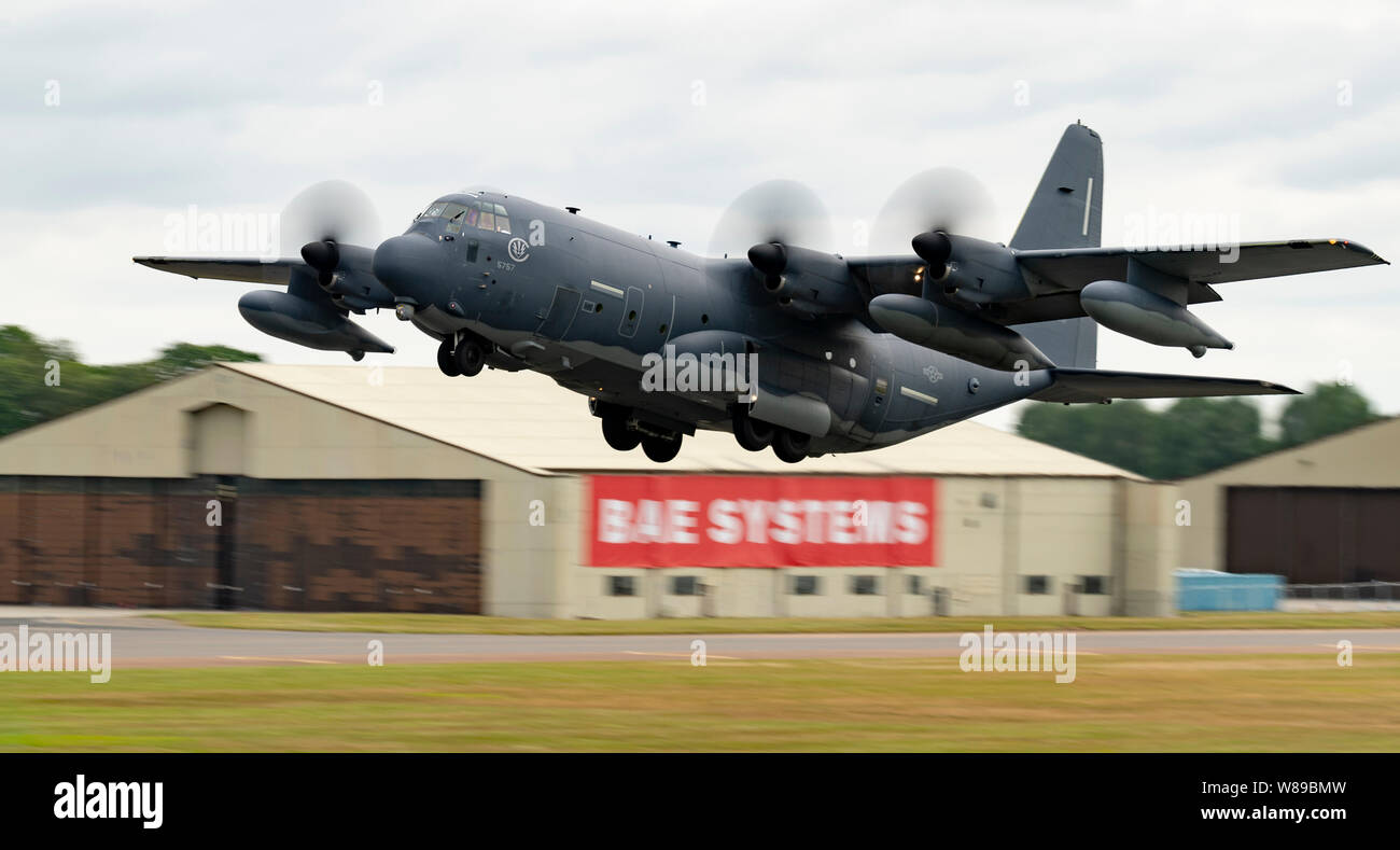 Hercules transporter aircraft hi-res stock photography and images - Alamy