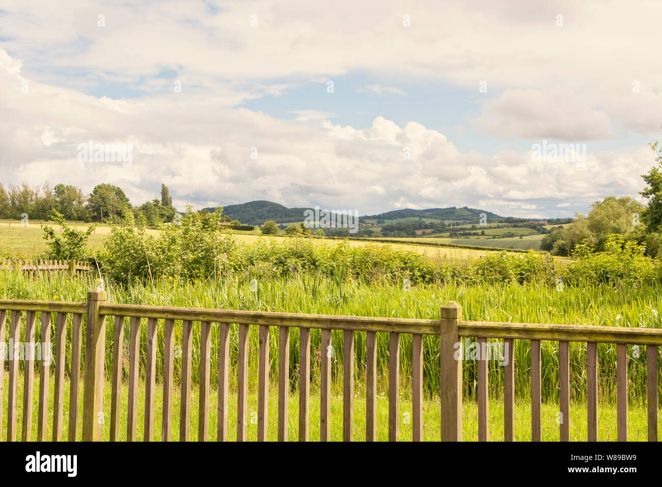 English countryside cloudy blue skies hi-res stock photography and ...