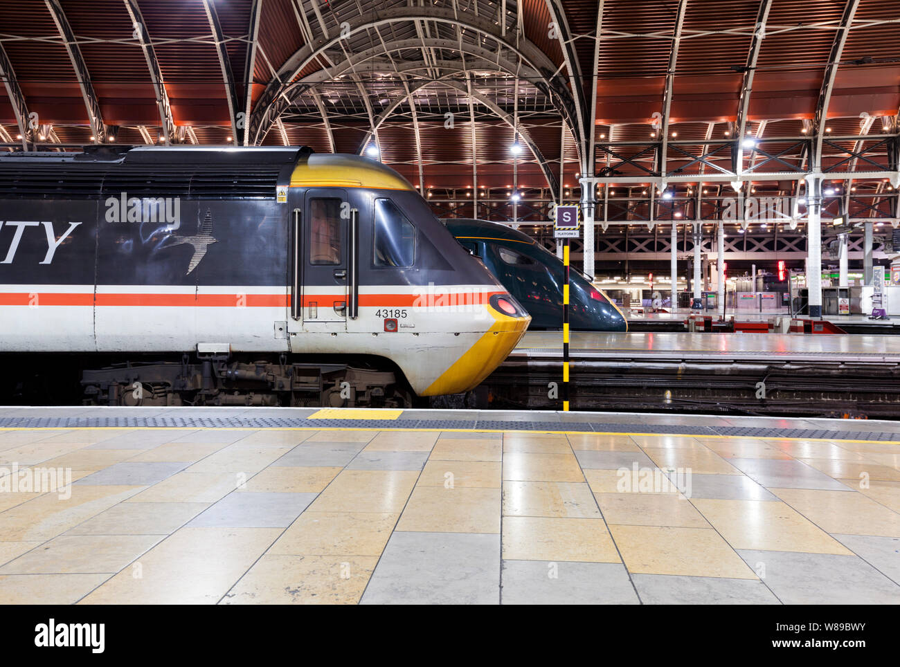 Intercity livery first Great Western HST power car 43185 at London ...