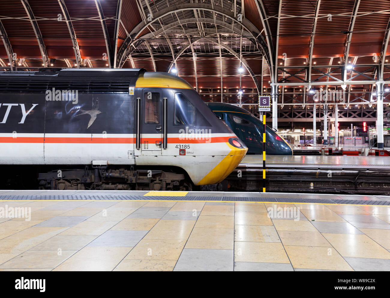 Intercity livery first Great Western HST power car 43185 at London ...