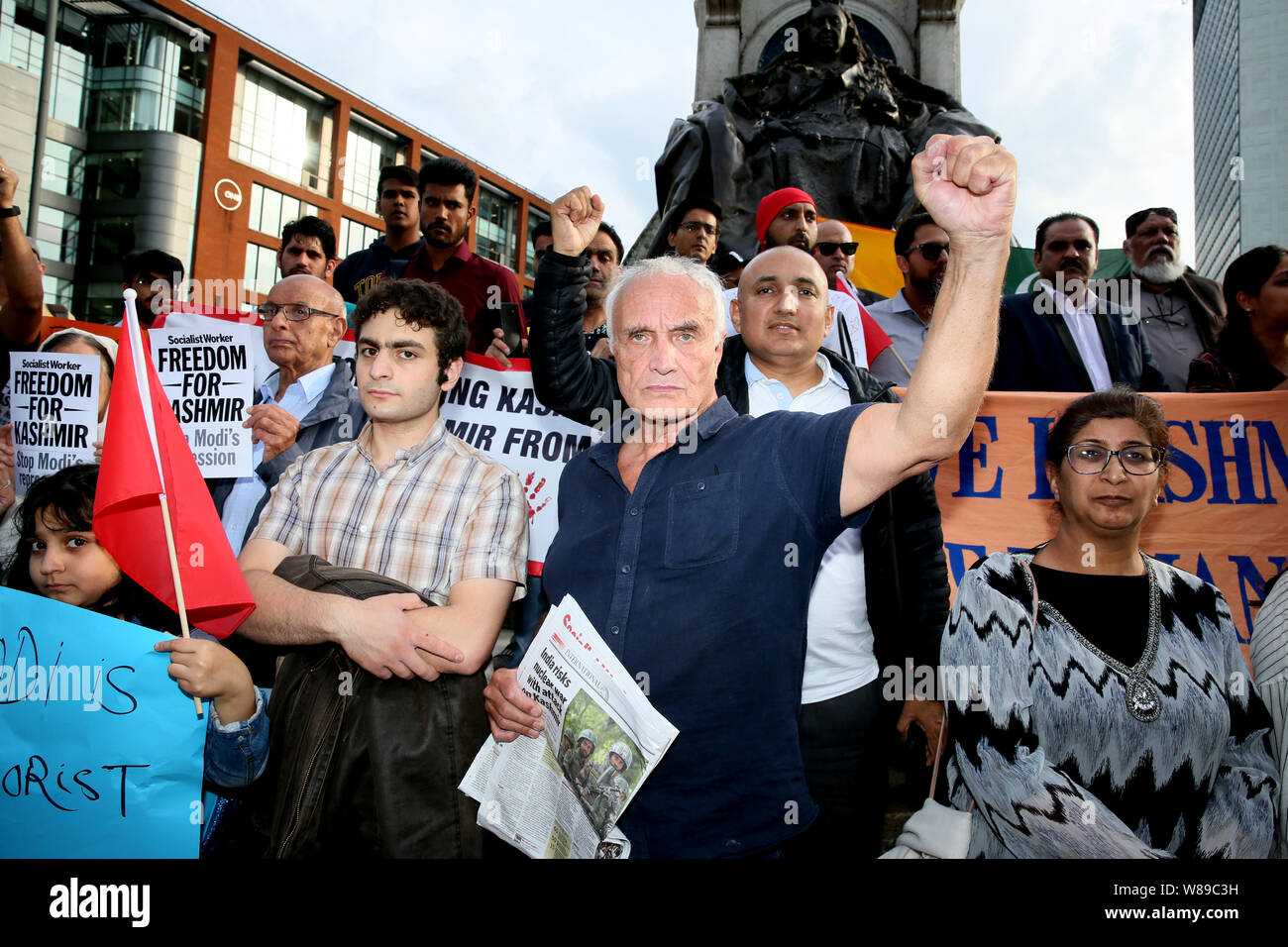 Modi angry hi-res stock photography and images - Alamy