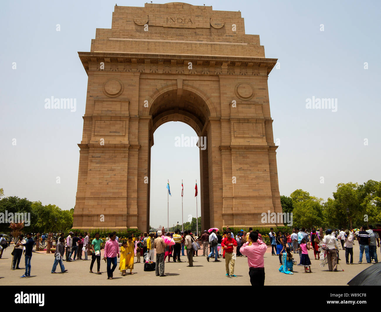 Indian people visiting Indian Gate, New Delhi, India Stock Photo - Alamy
